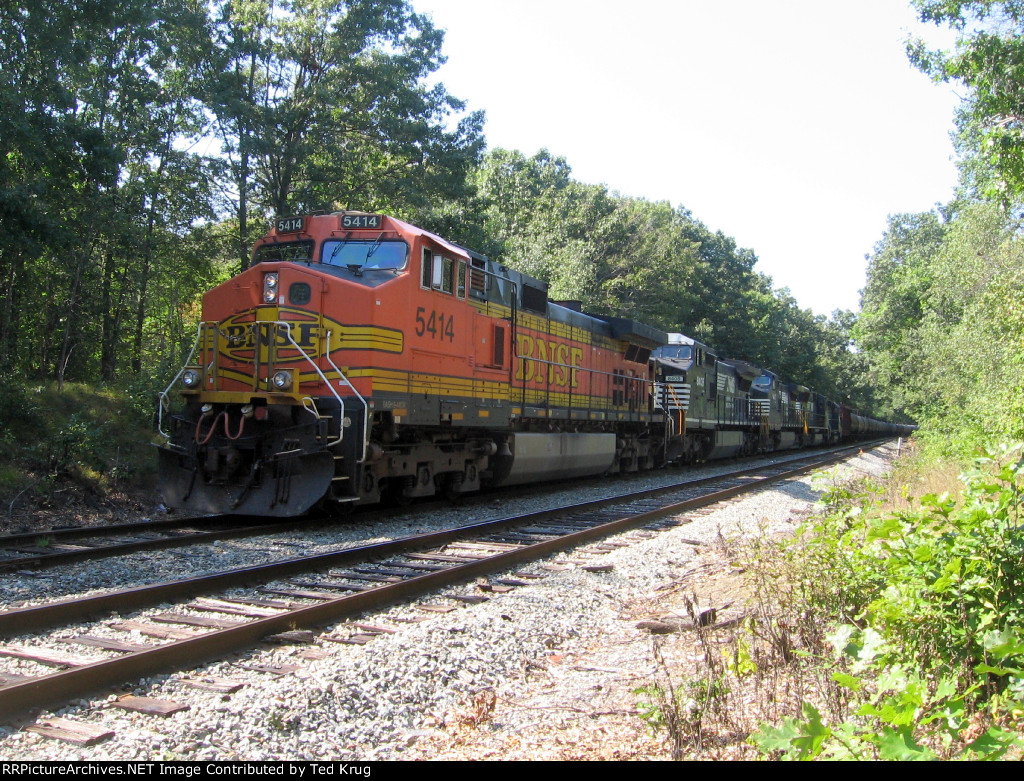 BNSF 5414, NS 8408, NS 9487, NS 2634 & MEC 370